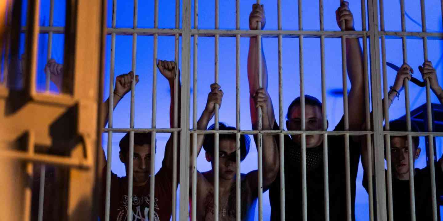 Mare Fuori, tutte le stagioni in streaming: dove puoi (ri)vederle ...