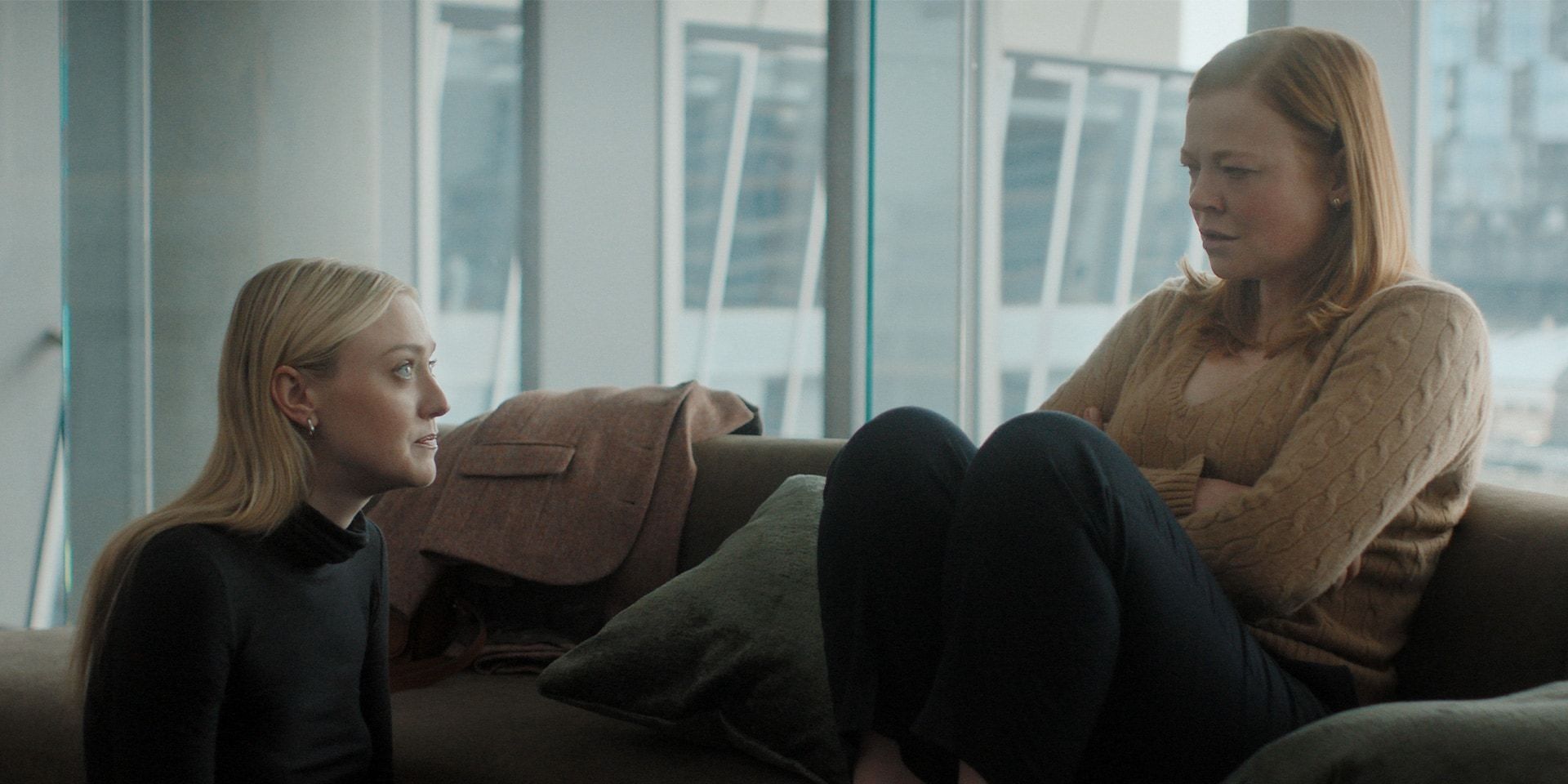 Pluribus 2, Rhea Seehorn dopo il Golden Globe: "Sono nella writers room ...