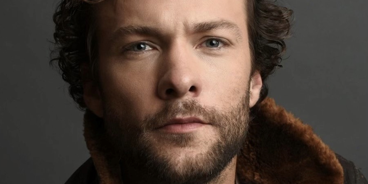 NCIS: Origins, Kyle Schmid è Mike Franks in una nuova foto dal set ...