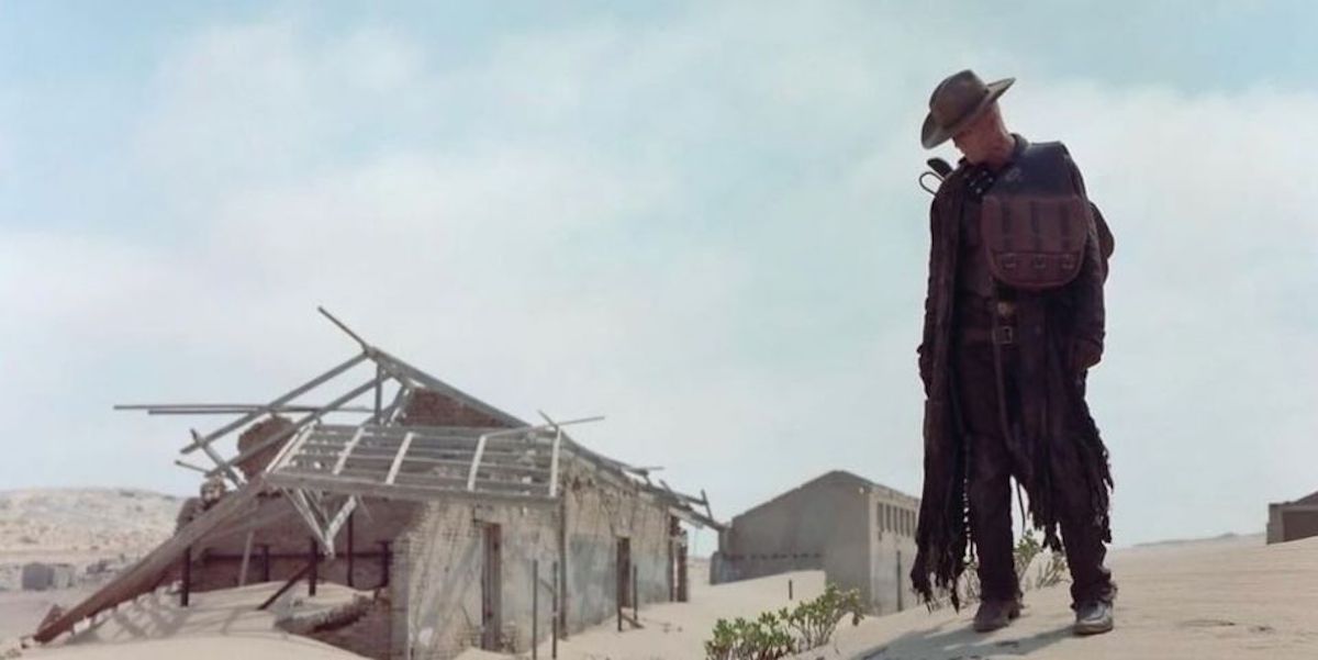 Fallout: Walton Goggins "cerca dei diamanti con lo sguardo" in una foto ...