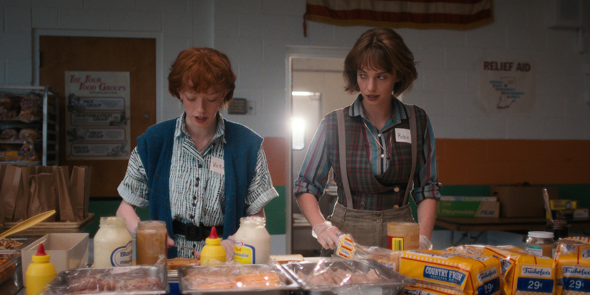 Stranger Things, Nancy starà con Steve o Jonathan? La risposta di Maya ...