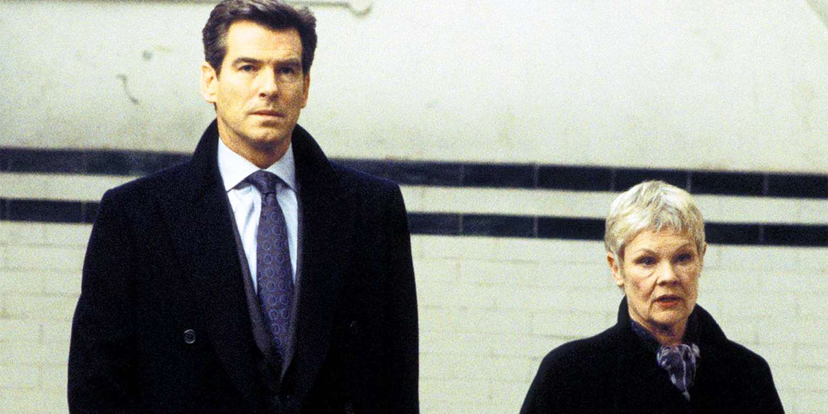 Judi Dench ricorda la prima volta che ha visto Pierce Brosnan nei panni ...