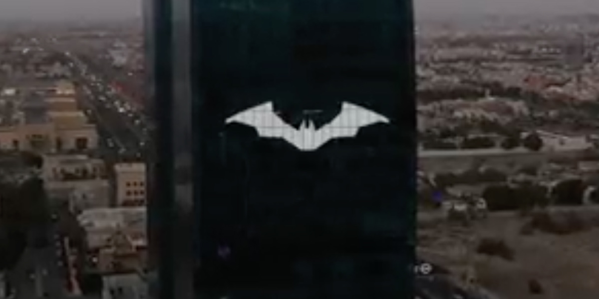 The Batman: il Bat-segnale proiettato sui grattacieli del mondo per l ...