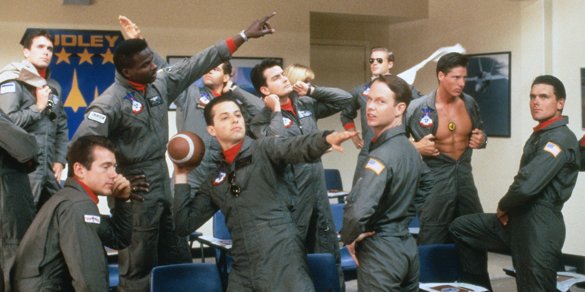 Dopo Top Gun: Maverick c'è bisogno di Hot Shots 3 secondo Jon Cryer ...